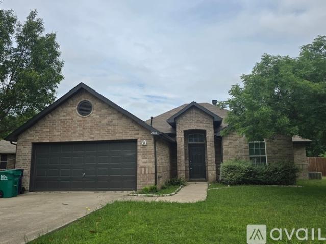 3 BR, 2 BA Apartment 2801 Emerson Ln, Denton, TX 76209