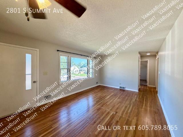 3 BR, 2 BA Apartment 2801 S Summit Ave, Sioux Falls, SD 57105