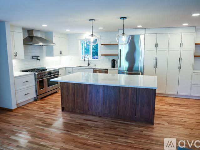 3 BR, 2 BA Apartment 2819 86th Street Southeast, Everett, WA 98208