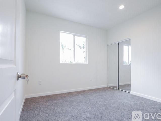 3 BR, 2 BA Apartment 2820 1 2 South Cloverdale Avenue, Unit 1, Los Angeles, CA 90016