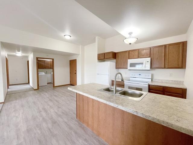 3 BR, 2 BA Apartment 2821 5th Street Northwest Unit 203, Minot, ND 58703