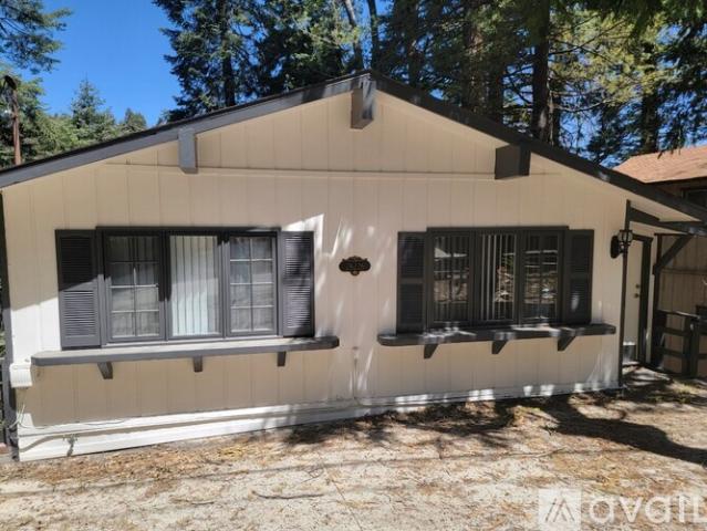 3 BR, 2 BA Apartment 28226 Larchmont Ln, Lake Arrowhead, CA 92352