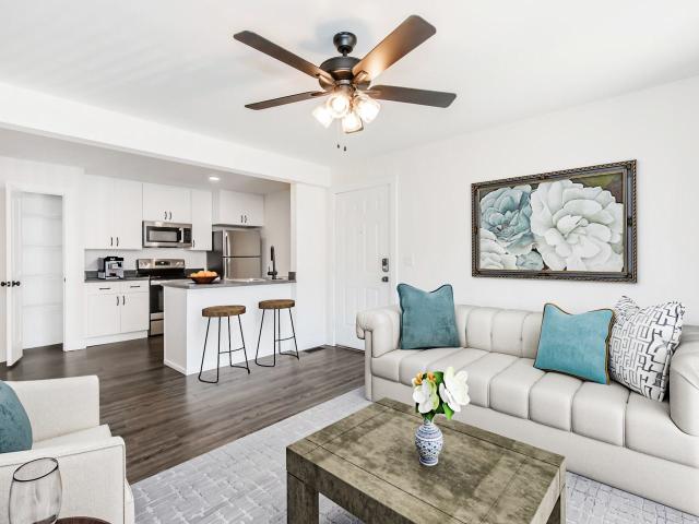 3 BR, 2 BA Apartment 2828 S Nettleton Ave Unit 202, Springfield, MO 65807