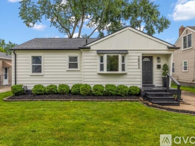 3 BR, 2 BA Apartment 2842 Oakshire Avenue, Berkley, MI 48072