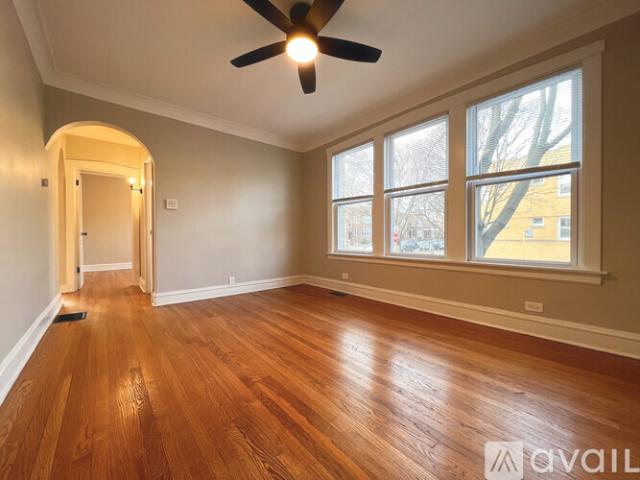 3 BR, 2 BA Apartment 2855 W Grace St, Unit 1W, Chicago, IL 60618