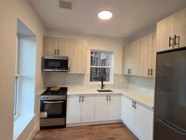 3 BR, 2 BA Apartment 286 Hawthorne Ave, Yonkers, NY 10705
