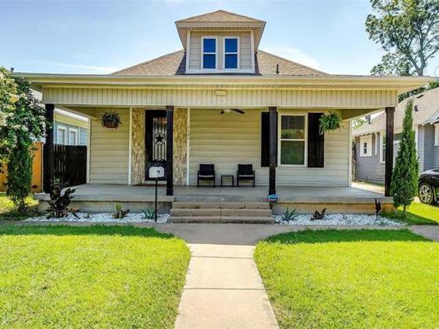3 BR, 2 BA Apartment 2905 S Jennings Ave, Fort Worth, TX 76110