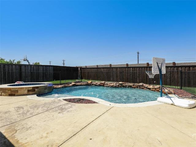 3 BR, 2 BA Apartment 2909 GREENWOOD CIR, DENISON, TX 75020