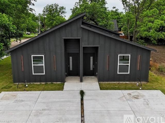 3 BR, 2 BA Apartment 2910 Bourland Street, Unit A, Greenville, TX 75401