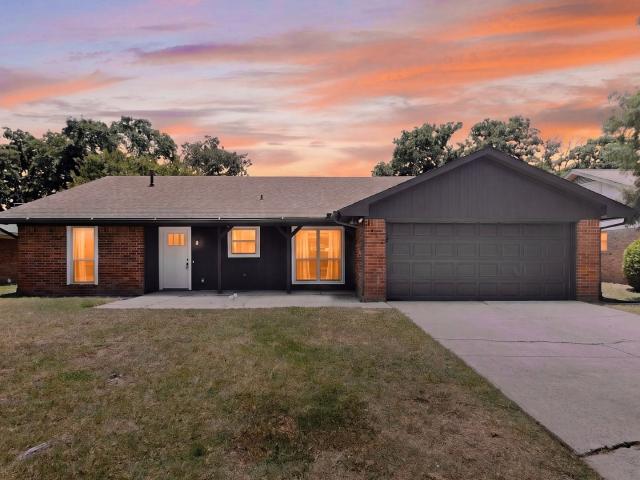 3 BR, 2 BA Apartment 2919 Panhandle Dr, Grapevine, TX 76051