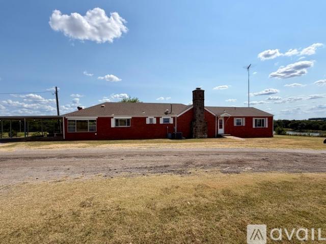 3 BR, 2 BA Apartment 2919 W Main St, Cushing, OK 74023