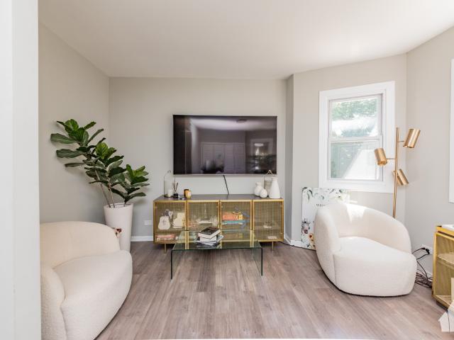 3 BR, 2 BA Apartment 2923 North Avers, Chicago, IL 60618