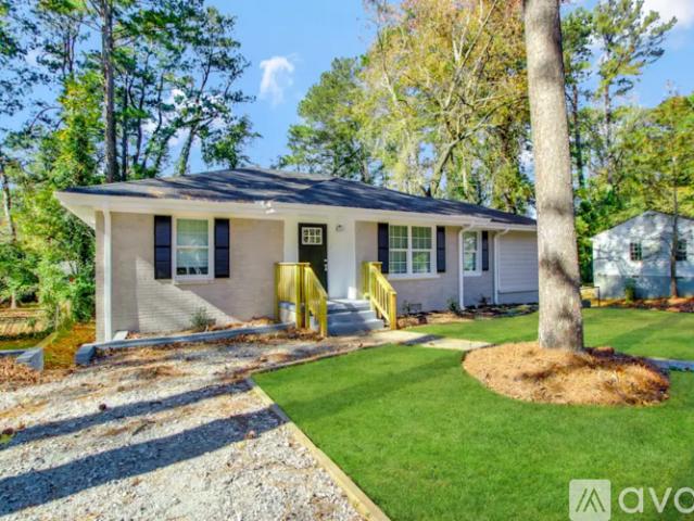 3 BR, 2 BA Apartment 2968 Sylvan Rd, East Point, GA 30344