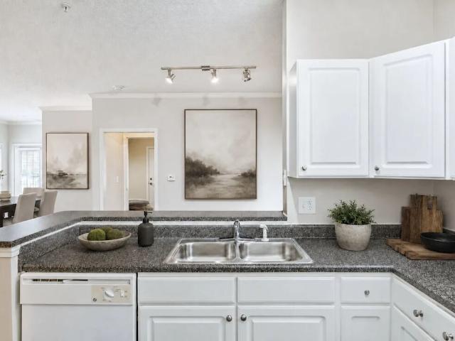 3 BR, 2 BA Apartment 2975 Continental Colony Pkwy SW Unit 0810, Atlanta, GA 30331