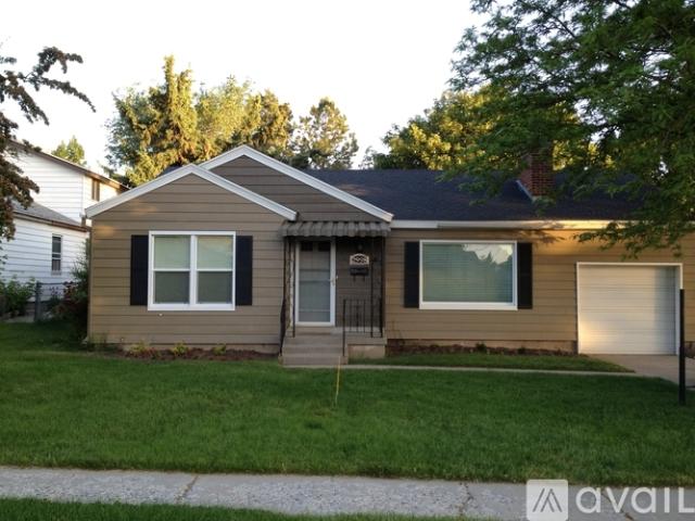 3 BR, 2 BA Apartment 2998 East Louise Avenue, Salt Lake City, UT 84109