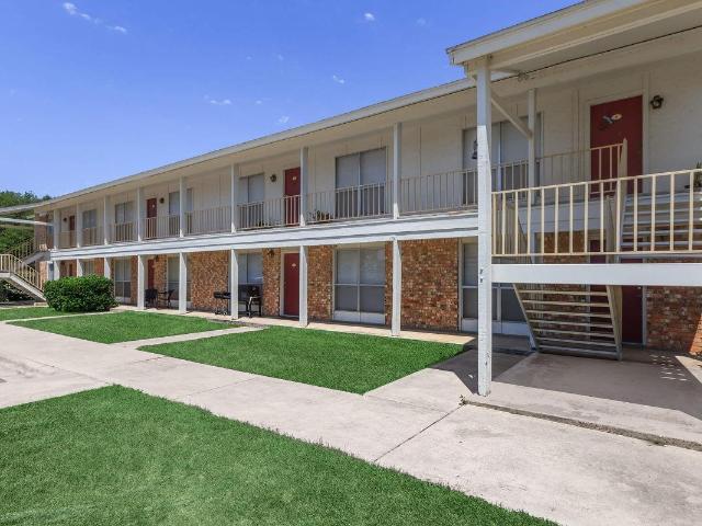 3 BR, 2 BA Apartment 2001 Slayden Street, Brownwood, TX 76801