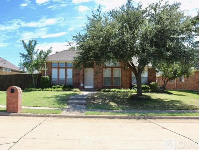 3 BR, 2 BA Apartment 2002 Topaz Drive, Carrollton, TX 75010