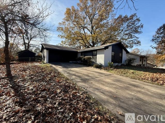 3 BR, 2 BA Apartment 2003 Cenwood Drive, Jonesboro, AR 72401
