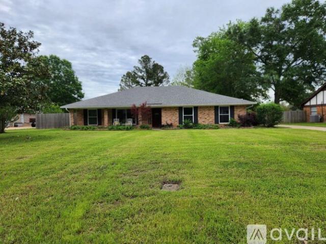 3 BR, 2 BA Apartment 2008 Surrey Lane, Bossier City, LA 71111