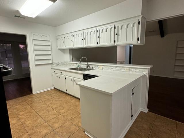 3 BR, 2 BA Apartment 200 Shalimar Drive, Castle Hills, TX 78213