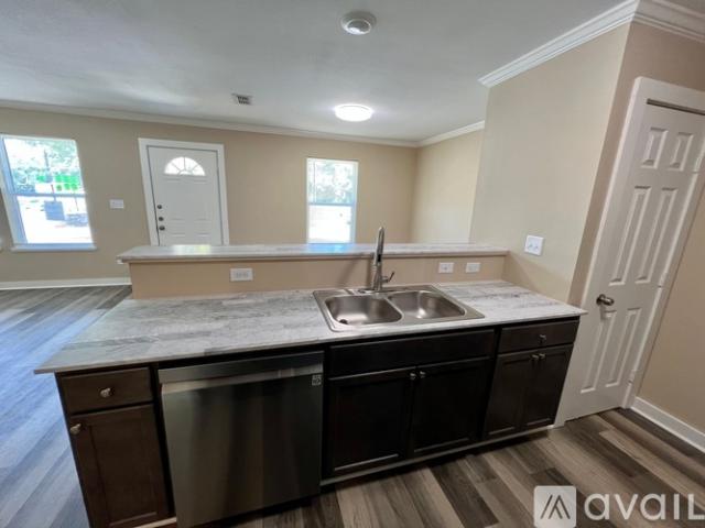 3 BR, 2 BA Apartment 2011 E Devine St, Tyler, TX 75701