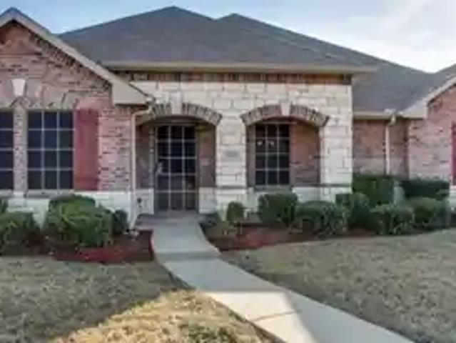 3 BR, 2 BA Apartment 2014 Frederick St, Lancaster, TX 75134