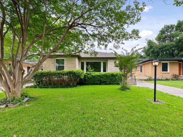 3 BR, 2 BA Apartment 2022 Elmwood Blvd, Dallas, TX 75224