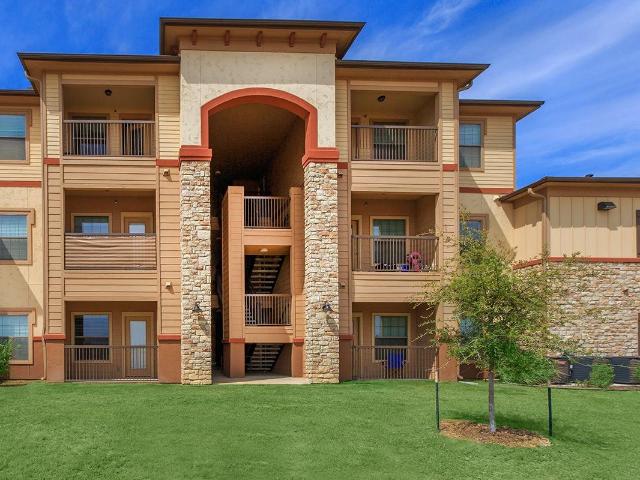 3 BR, 2 BA Apartment 202 Aquero Blvd, Laredo, TX 78045