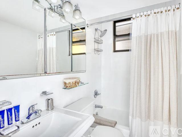 3 BR, 2 BA Apartment 202 East 13 Th St, Unit 2G, New York City, NY 10003