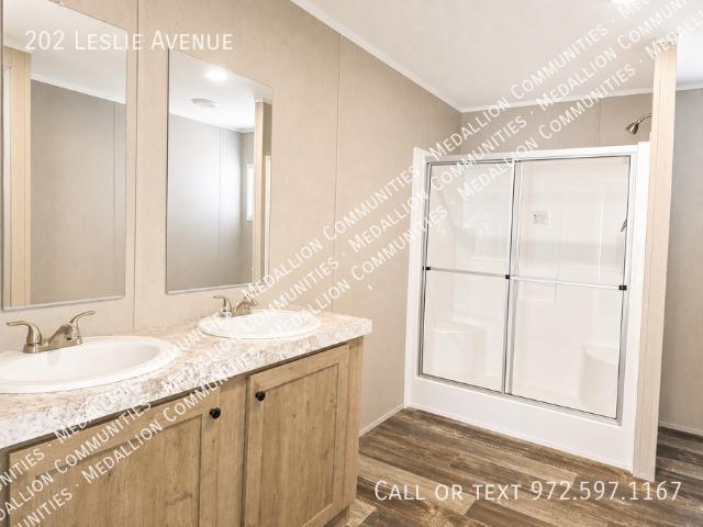3 BR, 2 BA Apartment 202 Leslie Avenue, Clarksville, TN 37042