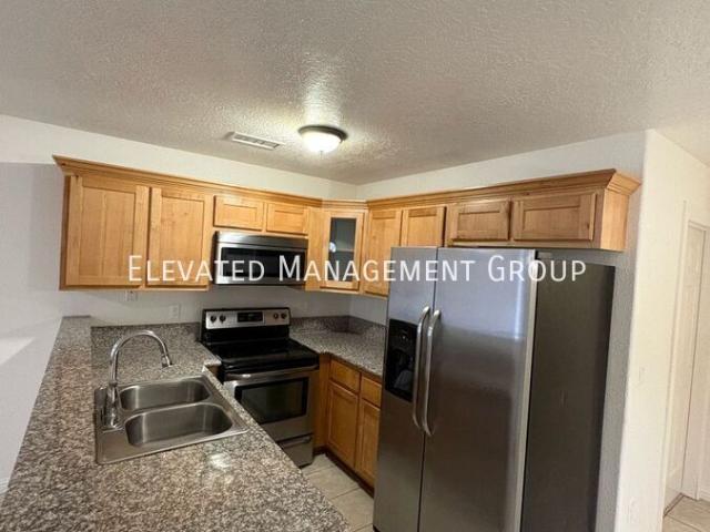 3 BR, 2 BA Apartment 202 San Clemente, Albuquerque, NM 87107