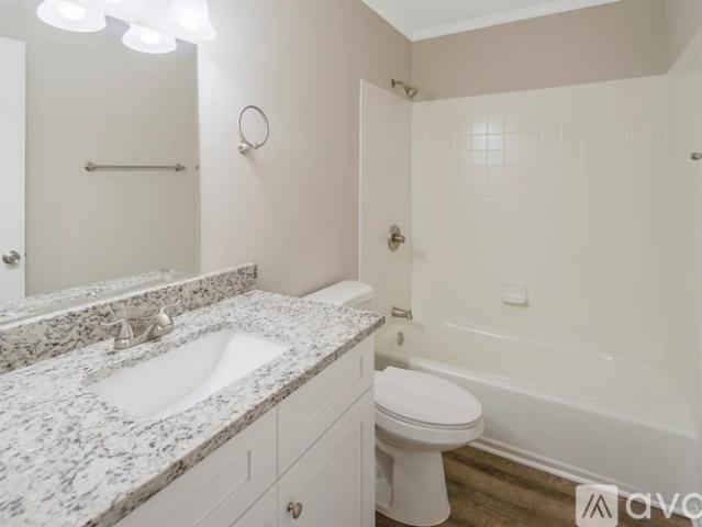 3 BR, 2 BA Apartment 207 Kings Landing Square, Lafayette, LA 70508