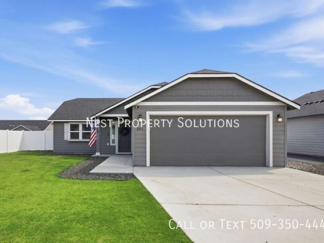 3 BR, 2 BA Apartment 207 N Paxon Dr, Moses Lake, WA 98837