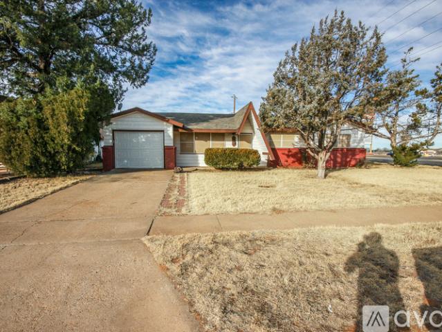 3 BR, 2 BA Apartment 2040 Gerry Dr, Clovis, NM 88101