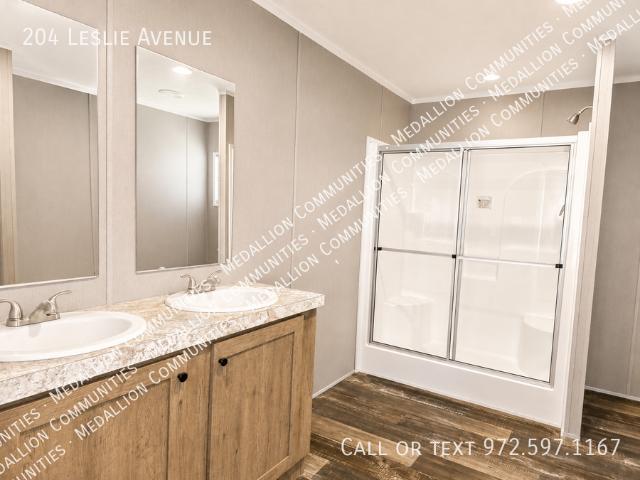 3 BR, 2 BA Apartment 204 Leslie Avenue, Clarksville, TN 37042