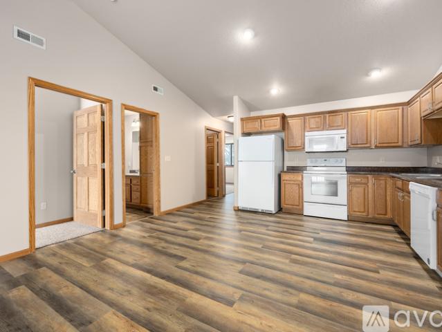 3 BR, 2 BA Apartment 205 E 5th St, Unit 205, Hartford, SD 57033