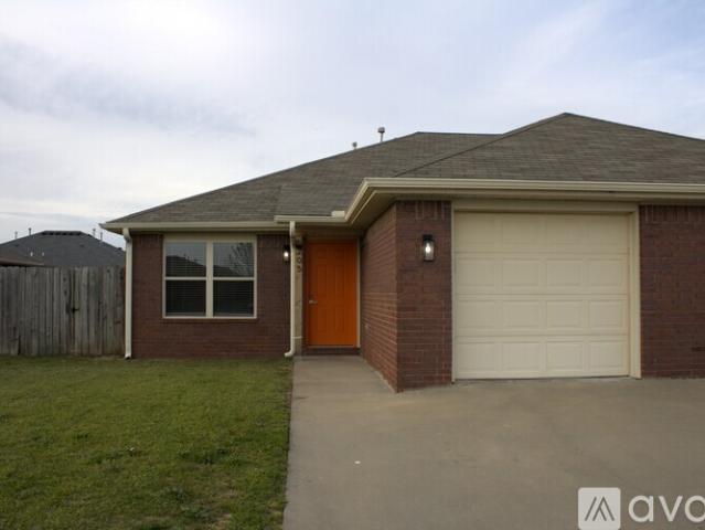 3 BR, 2 BA Apartment 205 East Marietta Court, Rogers, AR 72758