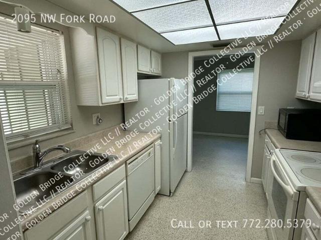 3 BR, 2 BA Apartment 2095 NW Fork Road, Stuart, FL 34994