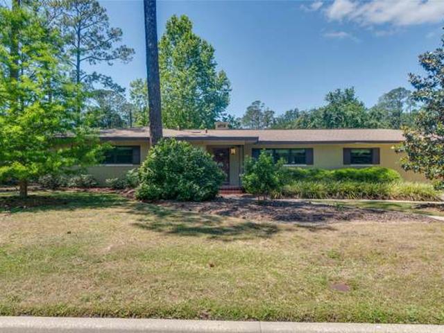 3 BR, 2 BA Apartment 2100 NW 21st St, Gainesville, FL 32605 3934