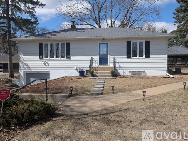 3 BR, 2 BA Apartment 2101 Brunswick Avenue North, Golden Valley, MN 55422