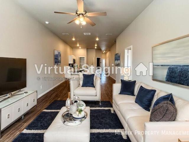 3 BR, 2 BA Apartment 2101 N. Jayton Ave Lubbock, TX 79403