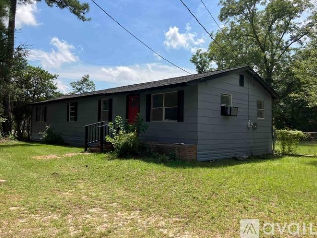 3 BR, 2 BA Apartment 2101 S Madison St, Albany, GA 31701
