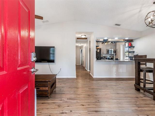 3 BR, 2 BA Apartment 2101 West Cherry Street, Tampa, FL 33607