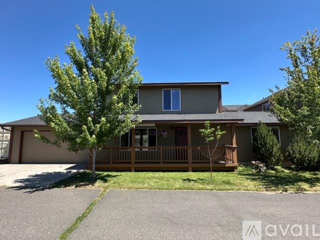 3 BR, 2 BA Apartment 21069 Don St, Bend, OR 97701
