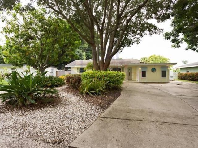 3 BR, 2 BA Apartment 210 57th St W, Bradenton, FL 34209