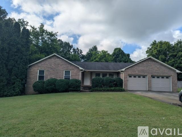 3 BR, 2 BA Apartment 210 Wells Fargo Dr, Knoxville, TN 37934