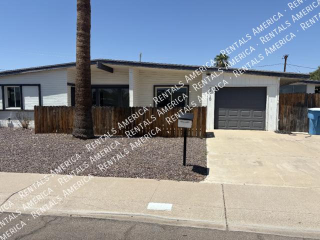 3 BR, 2 BA Apartment 2110 W Greenbriar Dr, Phoenix, AZ 85023