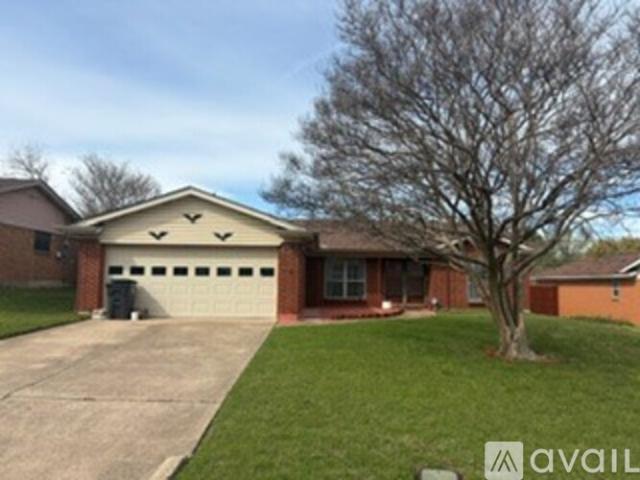 3 BR, 2 BA Apartment 2111 Kent Drive, Arlington, TX 76010