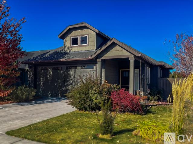 3 BR, 2 BA Apartment 21128 Southeast Azalia Avenue, Bend, OR 97702