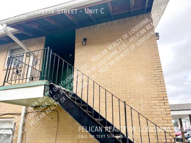 3 BR, 2 BA Apartment 2112 Lafayette Street, Gretna, LA 70053
